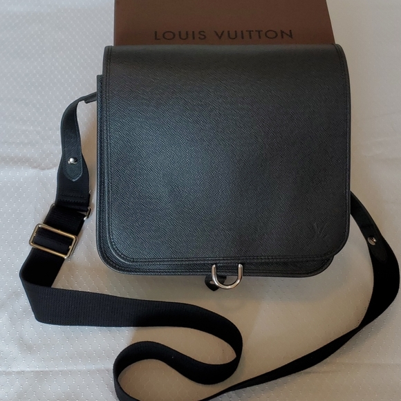 Louis Vuitton | Bags | Louis Vuitton Andrei Black Messenger Bag | Poshmark